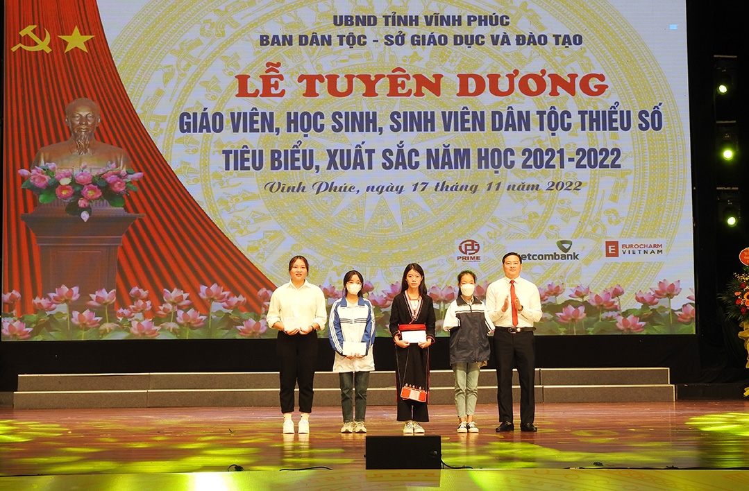 Vĩnh Phúc: Tuyên dương giáo viên, học sinh, sinh viên DTTS tiêu biểu, xuất sắc năm học 2021 ...